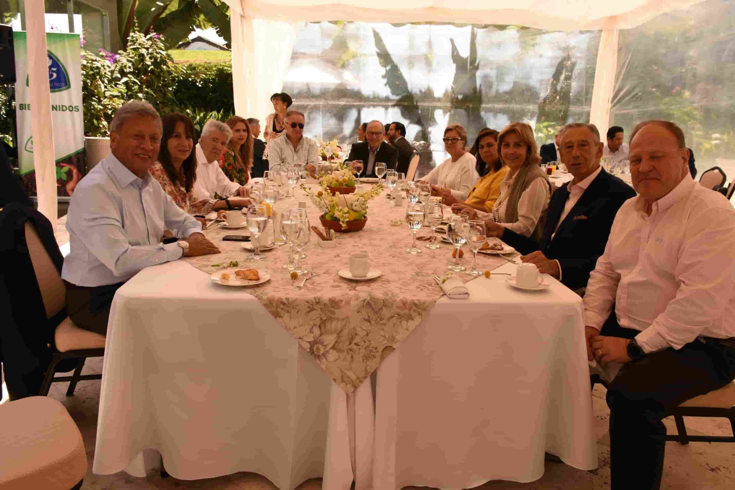 25 años Corpcultivos - metroflorecuador.com